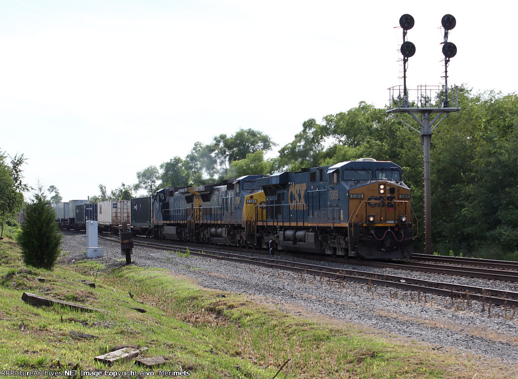 Eastbound intermodal at CP 58
